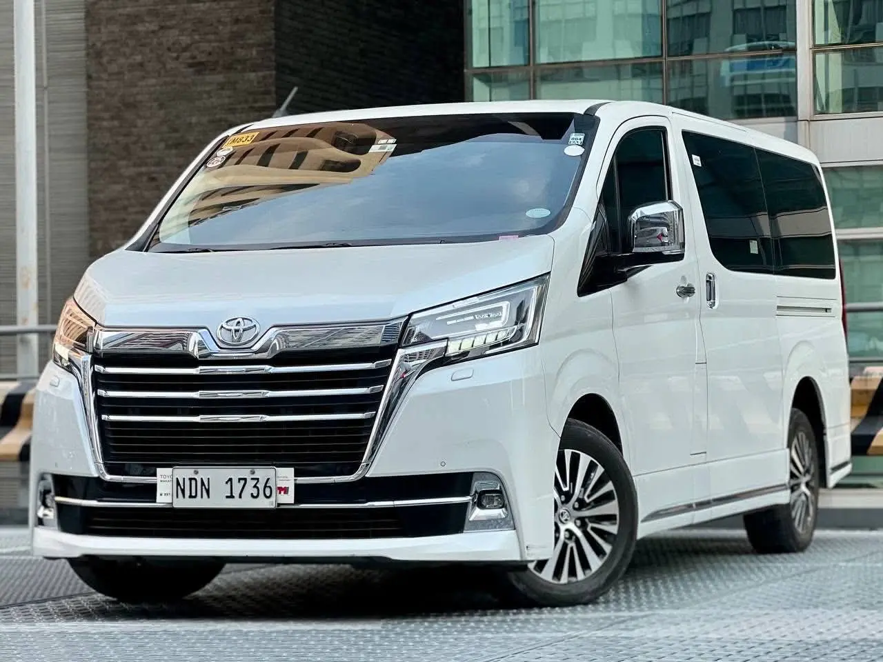 Buy Used Toyota Hiace Super Grandia 2019 for sale only ₱1998000 - ID903288