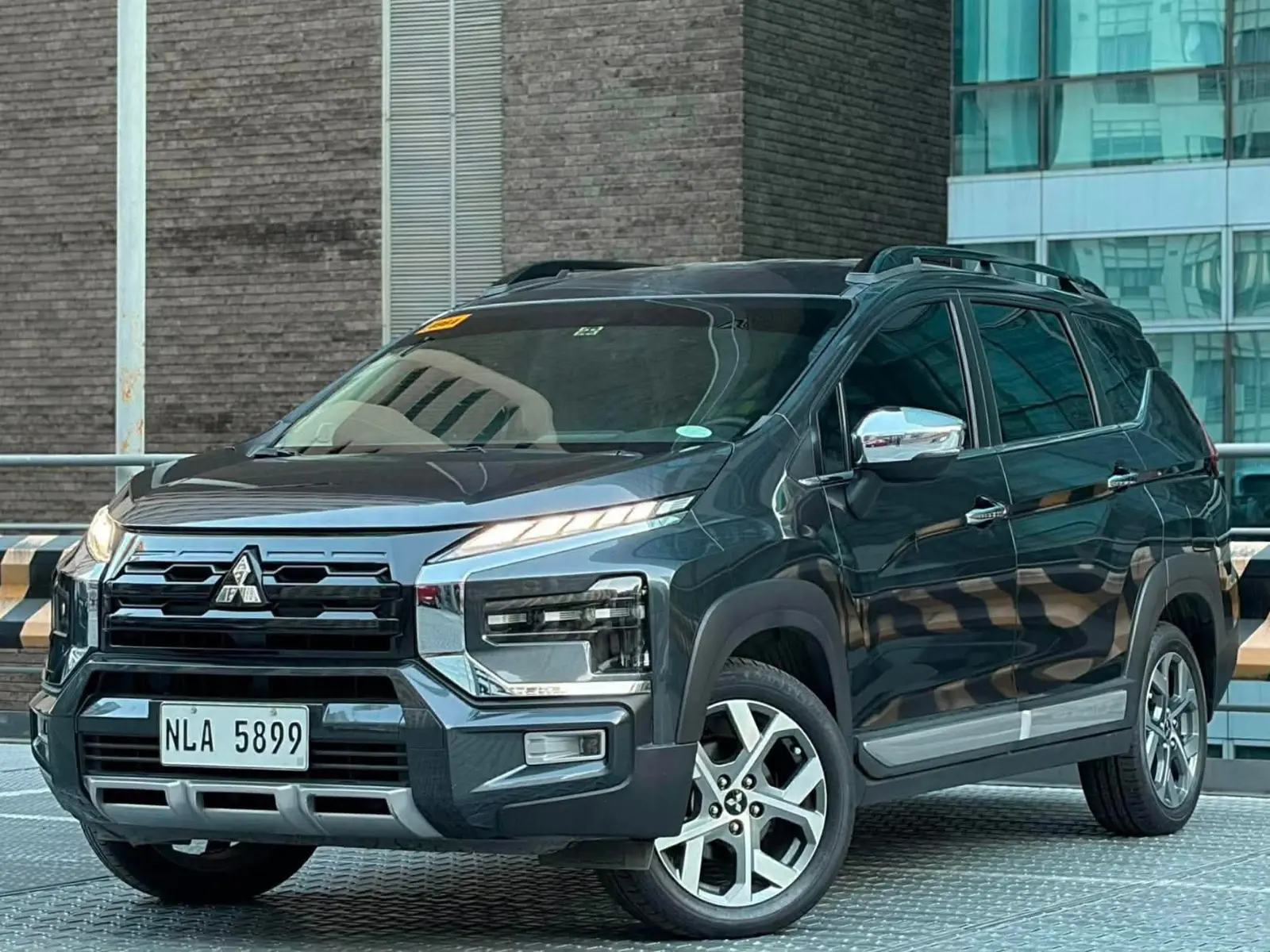 Buy Used Mitsubishi Xpander Cross 2025 for sale only ₱898000 - ID904771