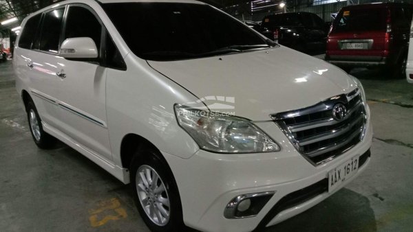 Innova Car White