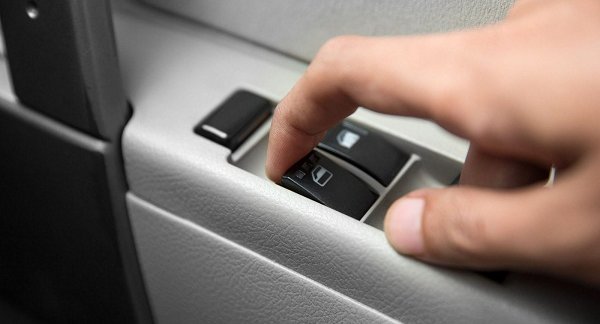 Car power window: All about its advantages & disadvantages