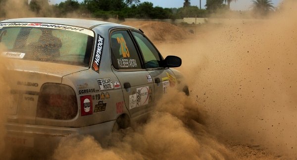 Tips on safely removing dust from your car